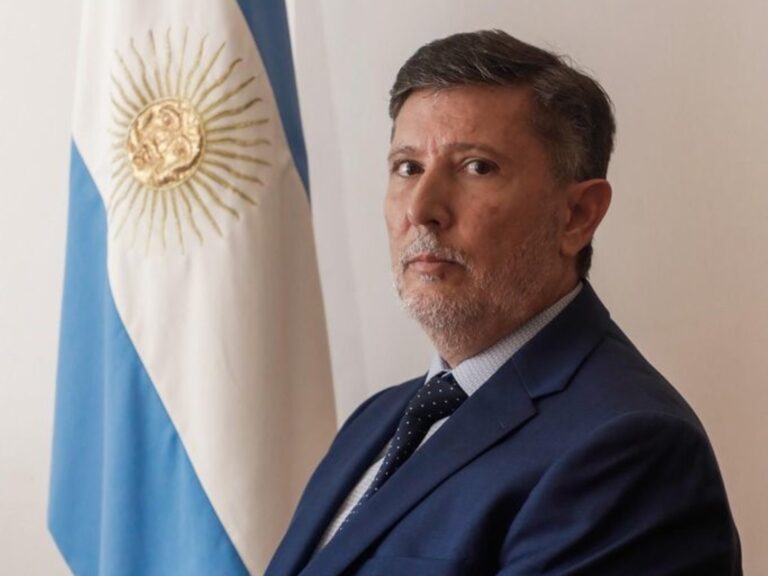 Dirigentes radicales solicitan a la justicia frenar DNU que modifica la ...